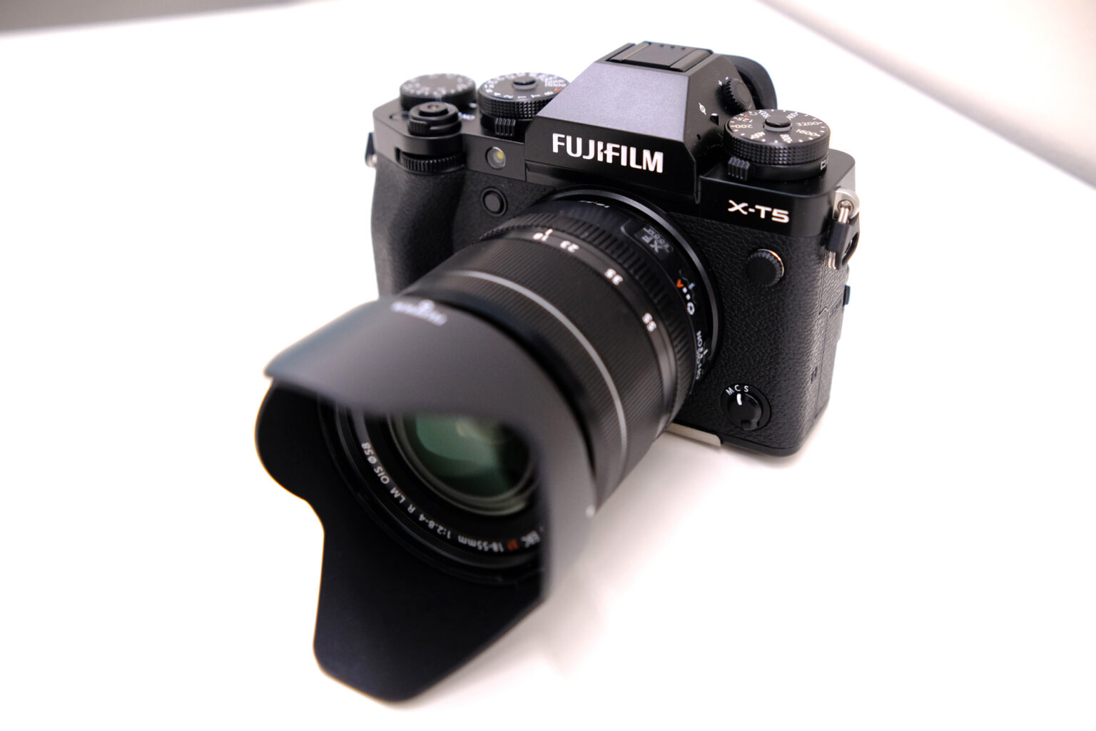 富士フイルム X-T5｜高画素×軽量のX-Tシリーズ最新機種レビュー | ShaSha