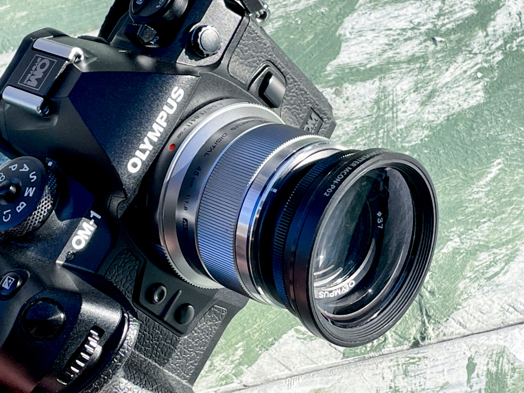 OM SYSTEM M.ZUIKO DIGITAL 45mm F1.8レビュー｜携行性と高画質を両立したハイコストパフォーマンス単焦点中望遠レンズ | ShaSha