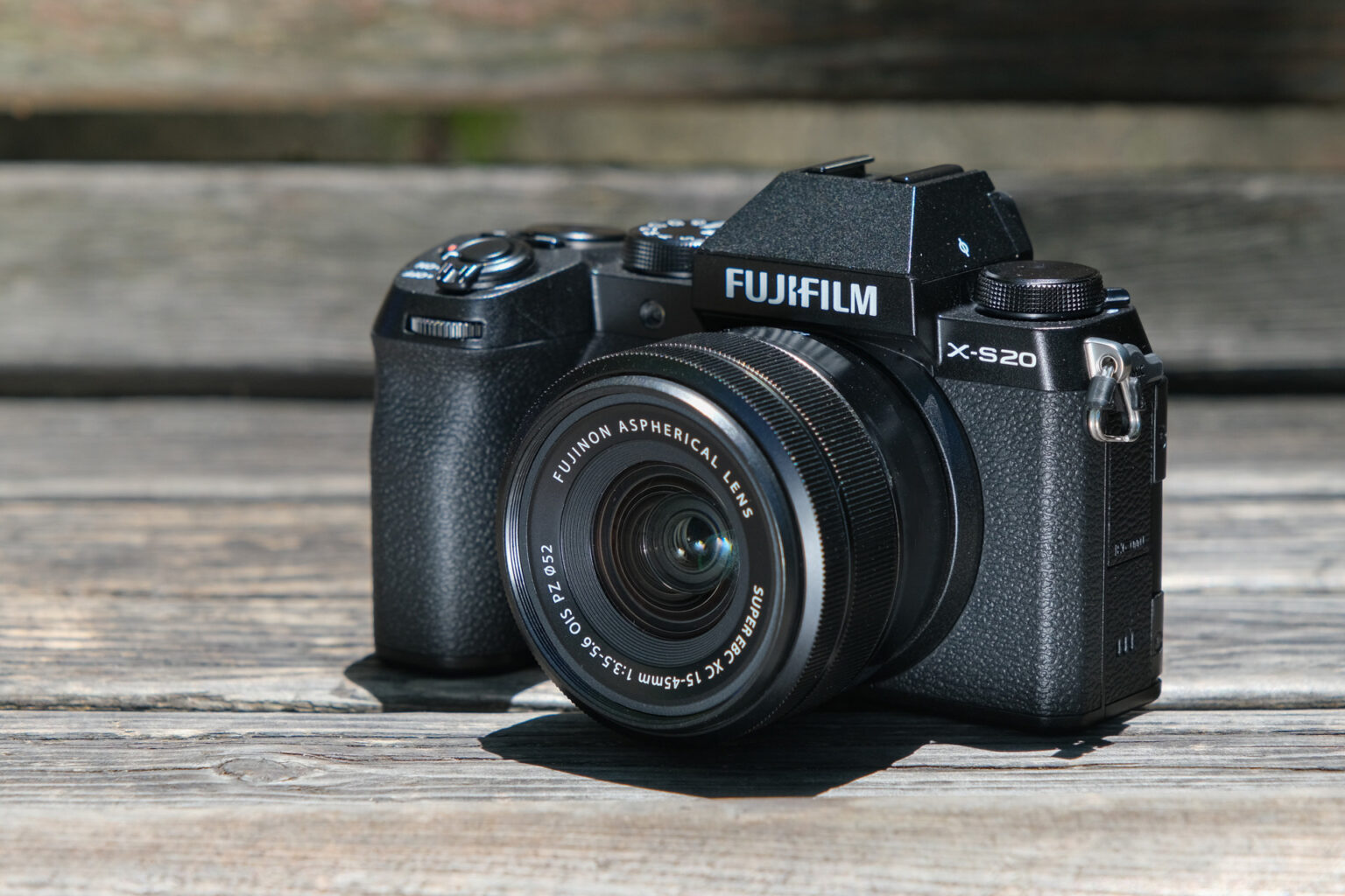 富士フイルム X-S20が登場｜被写体検出AFを獲得した小型軽量ミラーレス | ShaSha