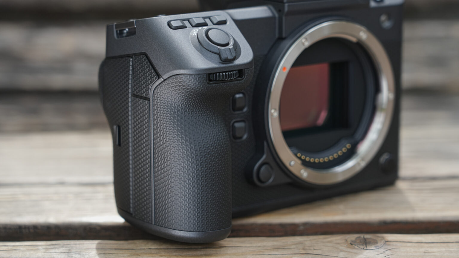 富士フイルム GFX100 II レビュー｜1億画素×高速性能で進化した中判ミラーレス | ShaSha